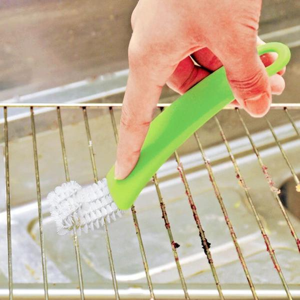 サイズ/約幅7×奥行3×高さ16cm重量/約30g内容量/1本材質/ブラシ：ナイロングリップ：ポリプロピレン生産国/中国製耐熱温度/70度●洗いにくいグリル網を1本ずつゴシゴシ洗えるブラシです。●グリル網の1本1本をしっかり洗えるようにブラ...