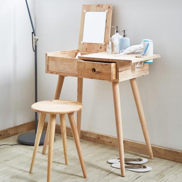 サイズ/約幅76×奥行43×高さ70.4cmホルダー：直径7cm内容量/デスク1台スツール1脚材質/ラバーウッド、ラッカー塗装生産国/マレーシア製組立状態/お客様組立品お届け梱包数/1個口●ラバーウッド無垢材の素材感を活かしたドレッサーデス...