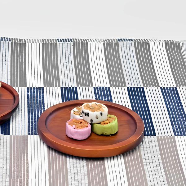 サイズ/約高さ1.6cm直径：約10.6cm内容量/1枚材質/アカシア生産国/ベトナム製食器洗い乾燥機/使用不可電子レンジ/使用不可●テーブルにそのまま出すだけで、食卓をおしゃれに演出してくれるコースターです。●コップの下に敷くのはもちろん...