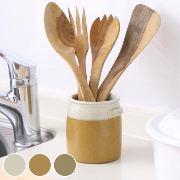 サイズ/約幅13×奥行10×高さ11cm重量/約510g内容量/1個材質/せっ器種類/ナチュラル、ジンジャー、カルダモン生産国/日本製食器洗い乾燥機/使用可能●ミルク缶のような、ぽってりとしたフォルムが可愛らしいツールスタンドです。●カトラ...