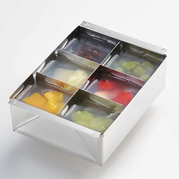 サイズ/外寸：約幅15.8×奥行11.1×高さ5cm内寸：約幅13.9×奥行10.9×高さ4.8cm容量/約700ml内容量/1個仕切り：大1枚、小2枚材質/18-8ステンレス生産国/日本製食器洗い乾燥機/使用不可●羊羹や寒天、ムースやゼリ...