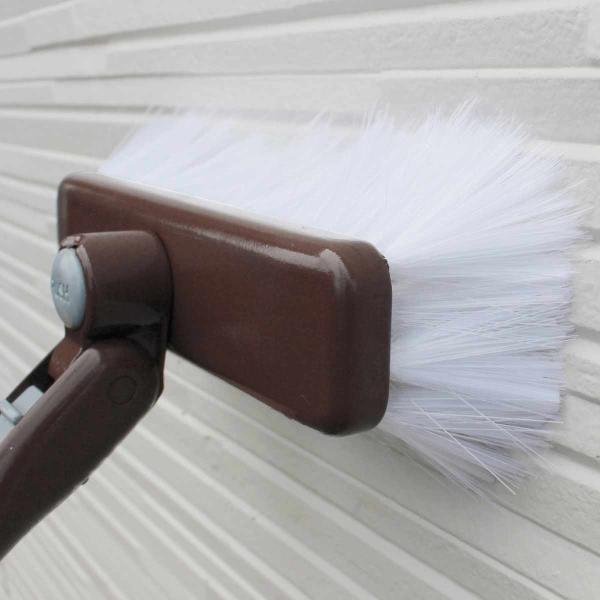 サイズ/約幅18×奥行7.8×高さ19.2cm重量/約190g内容量/1個材質/ヘッド：ポリプロピレン・ポリアセタール・ABS樹脂ブラシ：PET生産国/中国製●外壁についたコケやカビなどの汚れを柔らかい毛先でやさしく掃除できる外壁ブラシです...