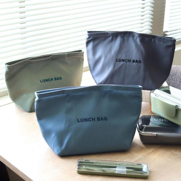 サイズ/約幅35×奥行13×高さ20cm内容量/1個材質/本体：ポリエステル内側：アルミ蒸着シート種類/ネイビー、カーキ、チャコールグレー生産国/中国製●アルミ蒸着シートと断熱材仕様の保冷バッグです。●薄く折りたためるので、スッキリ収納でき...