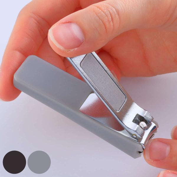 サイズ/全長：約7.1cm重量/約54g内容量/1個材質/刃部：鉄テコ：亜鉛合金キャッチャー：ABS種類/ブラック、シルバー生産国/日本製●シンプルで洗練されたデザインの爪切りです。●鉄製ならではの切れ味と重厚感があります。●職人の丁寧な手...