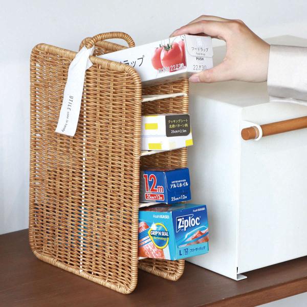 サイズ/約幅9×奥行23×高さ30.5cm重量/約590g内容量/1個材質/ポリエチレン、ポリプロピレン、アイアン生産国/中国製●キッチンの隙間を有効活用できるラップホルダーです。●アルミホイル・ラップ・フリーザーバッグなどを差し込んで収納...