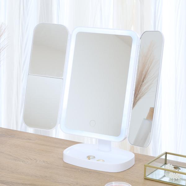 サイズ/幅17.4〜33.9×奥行10.6×高さ29.2cm重量/約0.64kg内容量/1個材質/ミラー:ABSガラス、基盤:PCB、本体:PP電源/単4乾電池×4本組立状態/完成品●LEDライト付き三面鏡ミラーです。●横顔や後ろ姿まで見や...