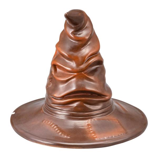 サイズ/約幅12.5×奥行10×高さ9cm内容量/1個材質/磁器生産国/中国製●ハリー・ポッターの世界でおなじみの「組み分け帽子」をモチーフにした貯金箱です。●独特な表情やシルエットを立体的に再現し、物語の雰囲気を楽しめます。●飾っておくだ...