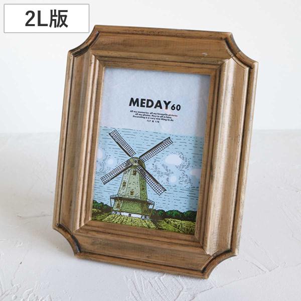 サイズ/約幅21×奥行2.8×高さ26cm内容量/1個材質/天然木、ガラス、MDF●天然木を使用し手彫りで仕上げたフォトフレームです。●存在感のある佇まいが写真をやさしく引き立て空間に温もりを添えます。●東欧の風景をイメージしたマット紙が特...