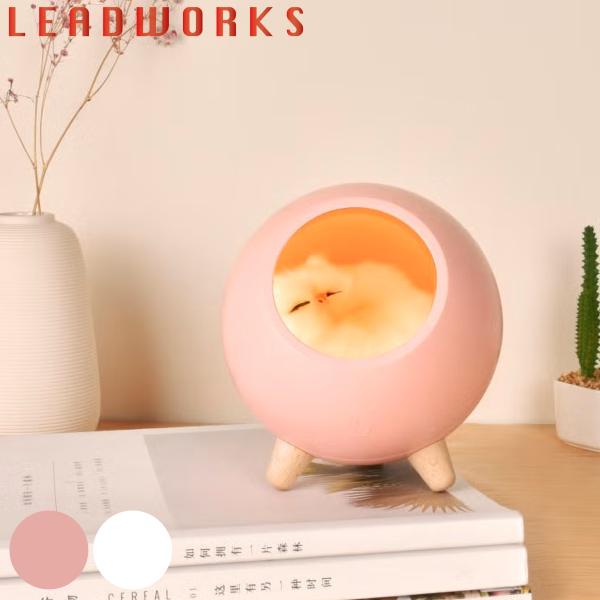 サイズ/約幅13×奥行11.3×高さ14.3cm内容量/1個付属品：USBケーブル材質/ABS、ブナ材種類/ピンク、ホワイト生産国/中国製●ネコちゃんが住んでいるようなライトです。●ドーム型のハウスの中に広がる小さな世界が、やさしい灯りに包...
