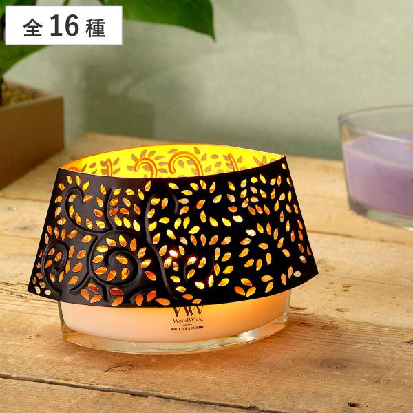 ●暖炉でゆらめく炎の心地よさを再現したウッドウィックシリーズのキャンドル「ハースウィック」です。●美しい切り抜き細工が施された専用シェードを一緒にお届けします。●優しい炎の陰影が、癒しの時間を演出します。●透明感が美しいグラスボトルのキャン...