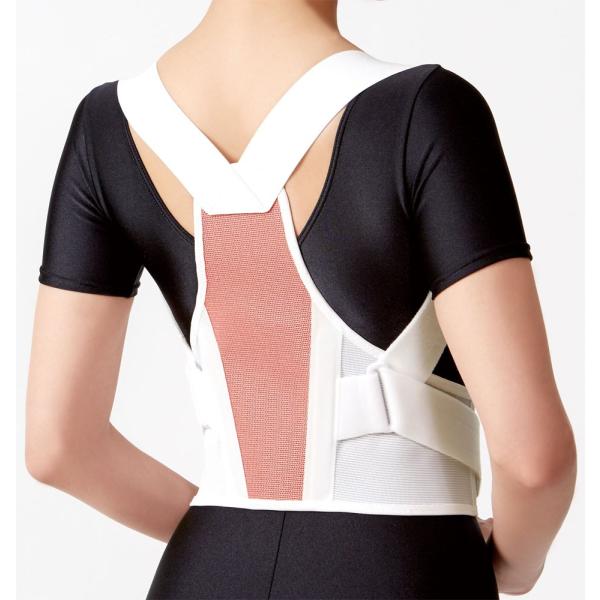 ◇背中部分にクロロプレンゴムを使用した三層構造生地内蔵で熱を逃さず背中ポッカポカ◇クロスニ重ベルトでしっかり固定◇ベルト通しが抜けにくいＴ字型設計◇アウターから見えにくいＶ字型設計◇脇の下にくいこみにくい。◇薄手素材でアウターにひびきにくい...