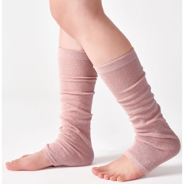 ◇日本一の靴下産地、奈良県で作っています！◇シルク100%なので薄くてもあったか！◇ごわつかないので睡眠も快適◇はき口ゆったり設計◇長さを調節して、レッグウォーマーからアームウォーマーまで幅広く使えます！◇かかともすっぽり包める長さ！◆素材...