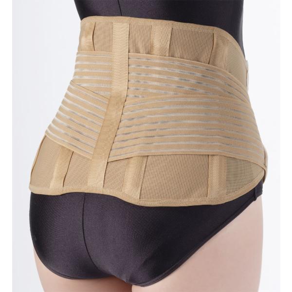 ・布施接骨院の布施賢太郎氏に監修して頂いた腰のコルセット。・背中から腰のラインまでワイドにサポートするので、腰がしっかり支えられているような着用感。・背中から腰のラインに沿った4本のプラスチックボーンがしっかりと腰を固定してくれます。・指を...