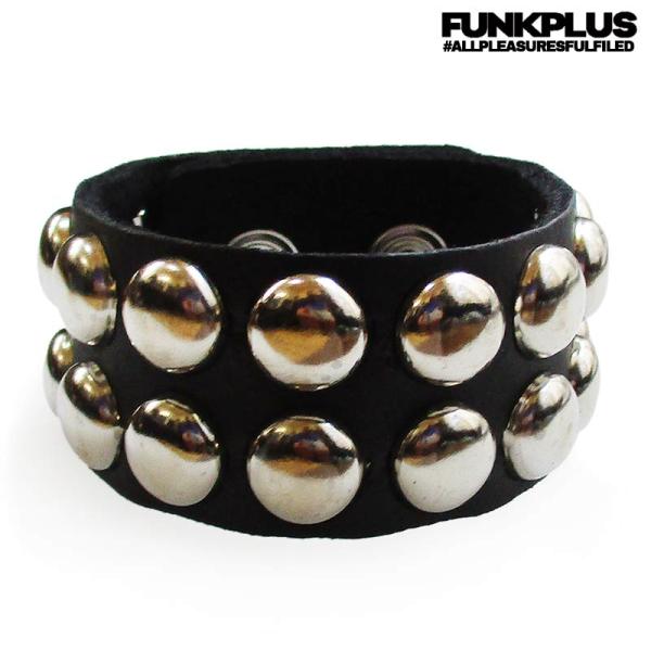 スタッズベルトやリストバンド等、パンクファッションにかかせないアイテムで人気のブランド“FUNK PLUS/ファンクプラス”2連の丸型シルバースタッズが存在感抜群のリストバンドです。スナップボタンで2段階のサイズ調整が可能です。存在感抜群の...