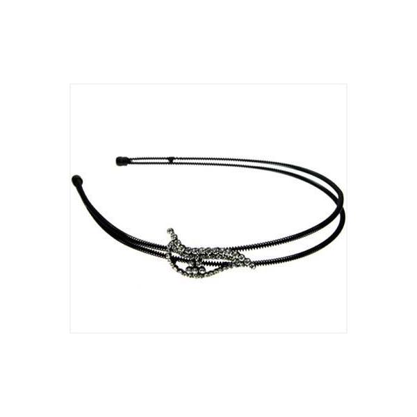 黒のベルベットにストーンが入っていて、ゴージャスな雰囲気をかもし出してくれます。心なしかアンチックっぽいデザインです。お洋服に合わせやすい色を取り揃えてみました。いかがですか。■サイズ：モチーフ幅42mm 縦20mm ■素　材：金属製 ※商...