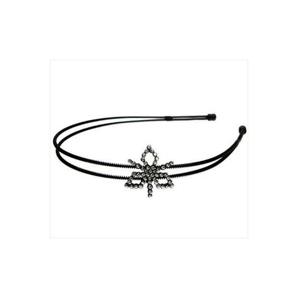 黒のベルベットにストーンが入っていて、ゴージャスな雰囲気をかもし出してくれます。心なしかアンチックっぽいデザインです。お洋服に合わせやすい色を取り揃えてみました。いかがですか。■サイズ：モチーフ幅33mm 縦32mm ■素　材：金属製 ※商...