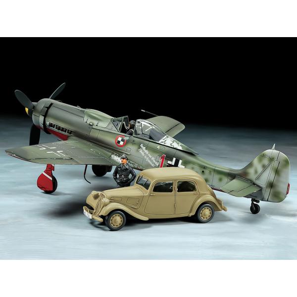 【 模型要目 】フォッケウルフ Fw190 D-9 JV44とシトロエン 11CV スタッフカーをセットにした、1/48スケールのプラスチックモデル組み立てキットです。