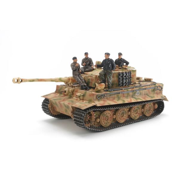 【 最強戦車をデラックスに演出 】第二次大戦中、強力な攻撃力と重装甲で連合軍に恐れられたドイツ軍のタイガーI型重戦車。その中でも1944年1月に生産が始められ、ノルマンディーの戦いなどで威力を発揮した後期生産型のキットに加え、車上で待機する...