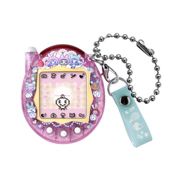 ★平成の子どもたちを夢中にしたナルミヤキャラクターズから、「メゾピアノ」とTamagotchi Connectionがまたまたコラボレーション！たまごっちのバースデーをお祝いしているような、メゾピアノのキャラクターたちとたまごっちたちのイラ...