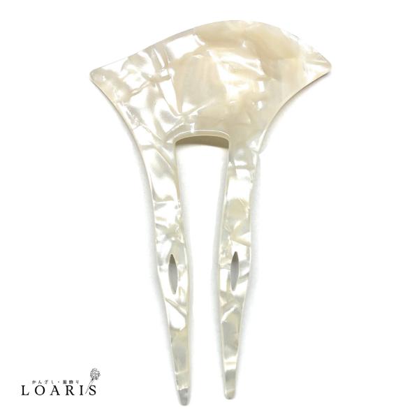 商品説明 ホワイトオーロラをイメージした扇型かんざし白い鼈甲を加工したような品のある素材を使用成人式、卒業式、入学式、お宮参りなど又、着物や浴衣、訪問着、留袖などの和装小物・髪飾り■サイズ　縦12.3cm　幅7.3cmご利用シーン結婚式　成...