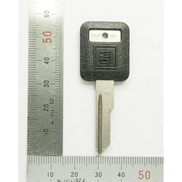 STRATTEC(USA)製の品番593196です。GMロゴマーク付きのブランクキーです。公式なGMのライセンス品です。A刻印イグニッション用
