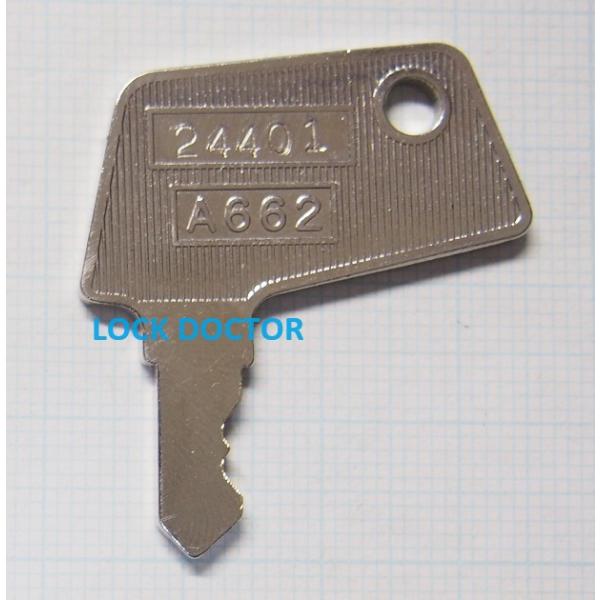 IDEC(アイデック)24401番の社外コピーキーです。社外コピーキーですのでIDECの刻印は入りません。鍵番号の24401は刻印が入ります。1本単位での販売です。TLH製のブランクキーを使用して合鍵作成しています。IDECのセレクタスイッ...