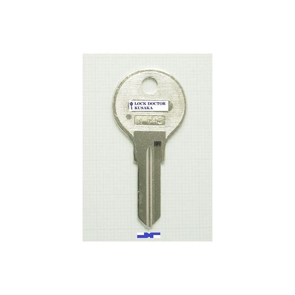 日本メーカーのK143ランクキーです。未カットのブランクキー1本単位での販売です。商品写真の断面図は鍵の持ち手側から鍵先を見た場合の断面図で鍵穴形状の図です。形状・寸法の似たような鍵が多数ありますのでお手持ちの鍵と見比べてお選びください。F...