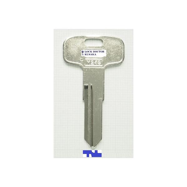 日本メーカーのブランクキーのM249です。ブランクキーメーカーは在庫状況によりますので選ぶことはできません。鍵の外形形状は同じですが、ブランクキーメーカーによりキーヘッドの刻印デザインが異なります。未カットのブランクキー1本単位での販売です...