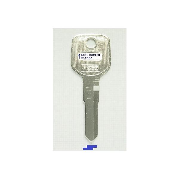 日本メーカーのブランクキーのM285です。ブランクキーメーカーは在庫状況によりますので選ぶことはできません。鍵の外形形状は同じですが、ブランクキーメーカーによりキーヘッドの刻印デザインが異なります。未カットのブランクキー1本単位での販売です...