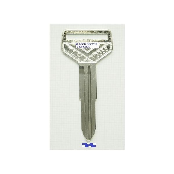 日本メーカーのブランクキーのM358です。ブランクキーメーカーは在庫状況によりますので選ぶことはできません。鍵の外形形状は同じですが、ブランクキーメーカーによりキーヘッドの刻印デザインが異なります。商品写真の断面図は鍵の持ち手側から鍵先を見...