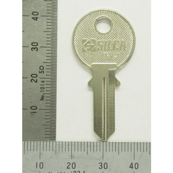 SILCA(ITALY)製のRO5Rブランクキーです。未カットのブランクキーでの販売です。シトロエン用で似た形状のブランクキーもありますので鍵溝の形状をよく確認してご購入ください。CITROENシトロエン ドア用   2CV(1970-19...