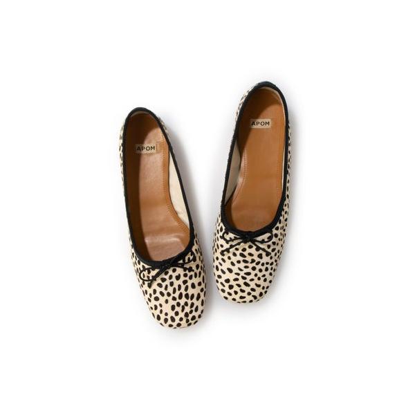 【発売日：2025年02月26日】【ブランド商品番号】235-131 DALC / 【ブランド名】APOM（アポム） / 【色】ダルメシアンコンビ / 【表素材】本革 / 【裏素材】生地・合成繊維 / 【ソール素材】合成素材 / 【原産国】中国