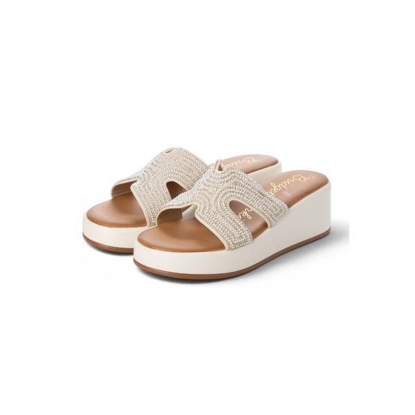 【発売日：2026年04月22日】【ブランド商品番号】562507 IV-040 / 【ブランド名】Bridget Birkin（ブリジット バーキン） / 【色】アイボリー / 【表素材】合成皮革 / 【裏素材】合成皮革 / 【中敷素材】...