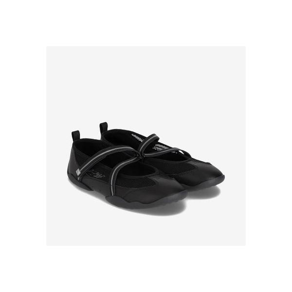 【発売日：2026年05月08日】【ブランド商品番号】FU0103821001 0039 / 【ブランド名】FILA（フィラ） / 【色】Black/Black/Black / 【表素材】その他合成繊維 / 【ソール素材】ゴム / 【原産国】中国