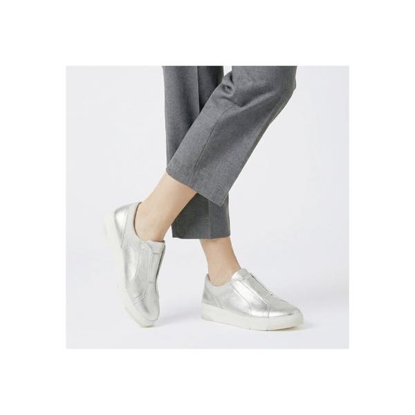 【発売日：2026年03月03日】【ブランド商品番号】86104 800 / 【ブランド名】fitfit（フィットフィット） / 【色】シルバー / 【表素材】本革 / 【裏素材】生地・合成繊維 / 【中敷素材】生地・合成繊維 / 【ソール...