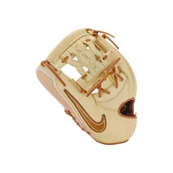 【発売日：2026年06月22日】【ブランド商品番号】BA2006-255 27666190 / 【ブランド名】NIKE（ナイキ） / 【色】ライトクリーム/シンダーオレンジ/シンダーオレンジ / 【素材】59% 牛革、 19% ポリエステ...
