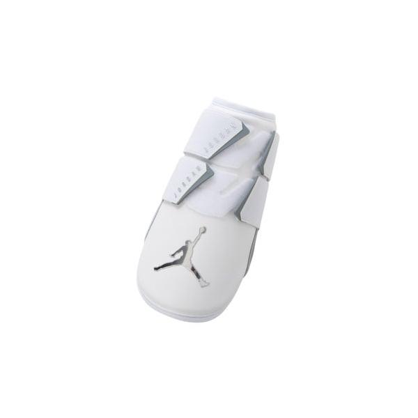 【発売日：2026年04月16日】【ブランド商品番号】JD1108 27660015 / 【ブランド名】NIKE（ナイキ） / 【色】ホワイト×メタリックシルバー / 【素材】PUレザー 33％、ポリエチレン 30％、ポリエステル 29％、...