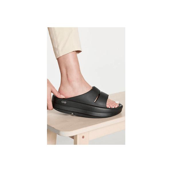 【発売日：2026年02月02日】【ブランド商品番号】Oomega-OOahh black / 【ブランド名】OOFOS（ウーフォス） / 【色】black / 【表素材】ラバー・EVA / 【ソール素材】ゴム / 【原産国】ベトナム