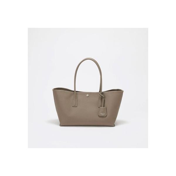 【発売日：2025年12月12日】【ブランド商品番号】501088030226 13 / 【ブランド名】TOPKAPI（トプカピ） / 【色】グレージュ / 【表素材】本革 / 【裏素材】生地・合成繊維 / 【原産国】中国