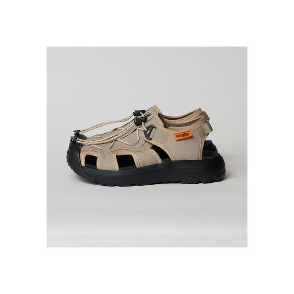 【発売日：2025年02月24日】【ブランド商品番号】UO32 UO32178 / 【ブランド名】UNIVERSAL OVERALL（ユニバーサルオーバーオール） / 【色】BEIGE / 【表素材】その他合成繊維 / 【ソール素材】ゴム ...