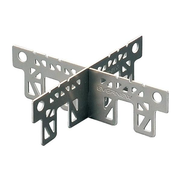 軽くて丈夫、コンパクトに収納できるエバニューALストーブ専用十字ゴトクです。素材： チタニウム製サイズ： 幅 9.6 × 縦 2.8 cm重量： 16 g生産国： 日本