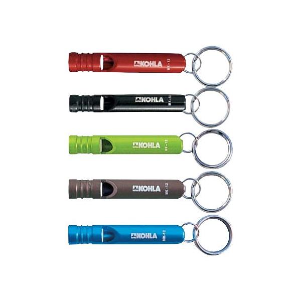 キーリング付きの小型警笛です。高い音が出るので遠くまで届きます。金属製の為、厳冬期の使用には不向きです。素材： アルミニウムサイズ： タテ径 52 × 直径 9 mmカラー： (RD) レッド、(BK) ブラック、(GRN) グリーン、(T...