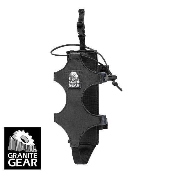 500mlサイズのペットボトルやナルゲンボトルまで対応の軽量ボトルホルダーです。パックやパンツのヒップベルトにも装着可能な2WAYタイプです。ほとんどのバックパックのショルダーストラップに使用できます。素材： 210D×100Dロビックリッ...