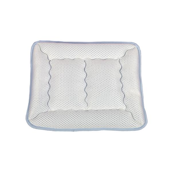 暑い日を快適に過ごすことができる、接触冷感シリーズです。洗濯機でそのまま丸洗いできる、リバーシブル仕様のウォッシャブルマットです。暑さに弱いワンちゃん・ネコちゃんにとって快適な空間を作り出します。片面には超クールWラッセル生地を使用。もう片...