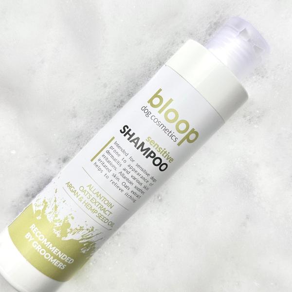 敏感肌や、肌が弱い子の為に作られたシャンプー。無香料の低刺激シャンプーです。軟膏などに含むアラントインでかゆみや炎症を鎮静。ヘンプシードオイルやアルガンオイル配合で被毛や皮膚を保護し、潤いふわサラな仕上がりに。【香り】無香料【使用対象】ミニ...