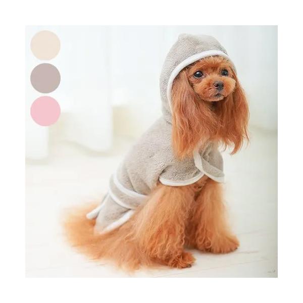 着せておくだけで水分を吸収してくれる優秀バスローブ。肌寒い日はお洋服代わりに着せてあげると暖かくオススメです♪ふわふわのマイクロファイバー生地が、被毛についた水分をしっかり吸収します。●お風呂上がりのわんちゃんのタオルドライに●冬場の防寒対...