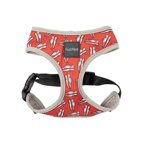 ワンタッチバックル仕様でらくらく着脱♪かわいいデザイン柄のソフトハーネスはファッション感覚で楽しめる人気のシリーズです。裏地にはメッシュ生地を使用しているので、通気性が良く軽くて柔らか♪装着は頭から被せて胴のバックルを止めるだけなので、スム...