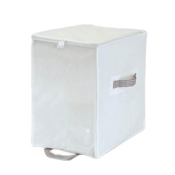 【商品について】●クローゼットの棚上にスッキリ収納できる収納袋です。●セーター・トレーナーなら6〜8枚が収納目安です。●クローゼットへの出し入れが楽に出来る持ち手が、両サイドと前面（下部）の3箇所に1つずつあります。●素材は不織布で通気性に...