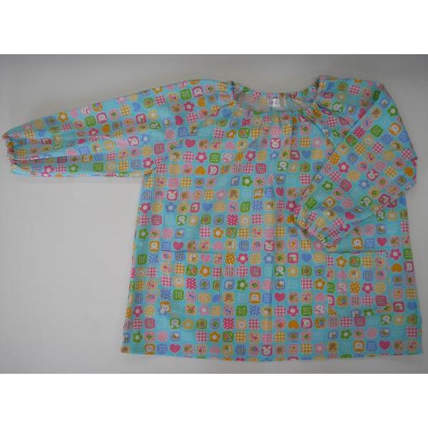 子ども用（園児用）かぶり長袖スモック(ブルー地にくま＆うさぎ＆ねこ) 入園 入学(説明)●カラー：(ブルー地にくま＆うさぎ＆ねこ柄)長袖●素材：綿100％●サイズ：120cm(着丈約55cm）●日本製お絵かきや粘土遊び、お食事時間などこの幼...