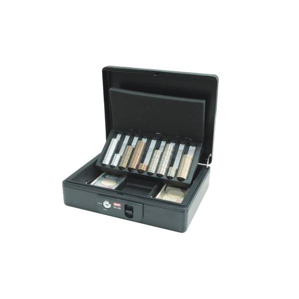 大容量なのに薄型デザインの手提金庫。フタ開閉時にコイントレーがスライドする簡単使用の設計になっており、使い勝手もバツグンです。デスク収納可能な厚さ9cmタイプなので、作業中以外は片づけておくことができ、紛失や盗難防止にも有効です。商品番号1...